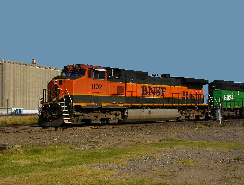 BNSF 1102